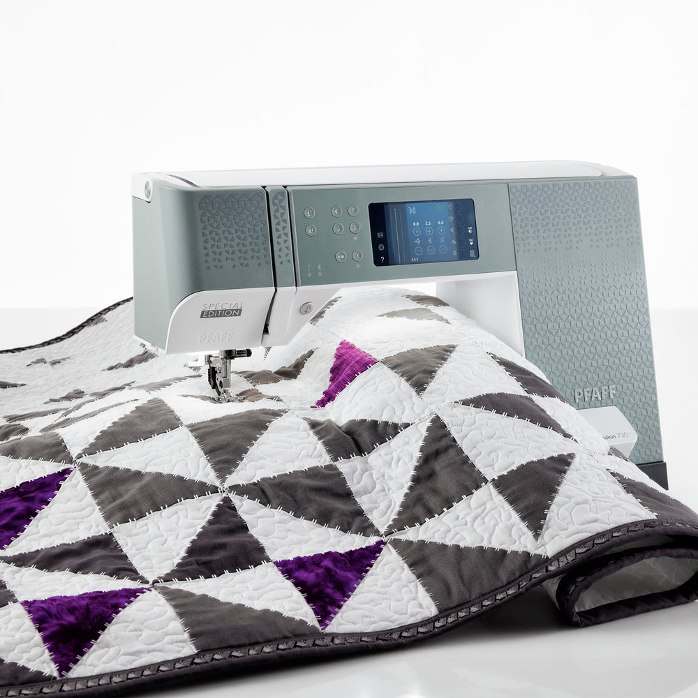 Pfaff Quilt Expression 720 Special Edition Computerized Sewing Machine