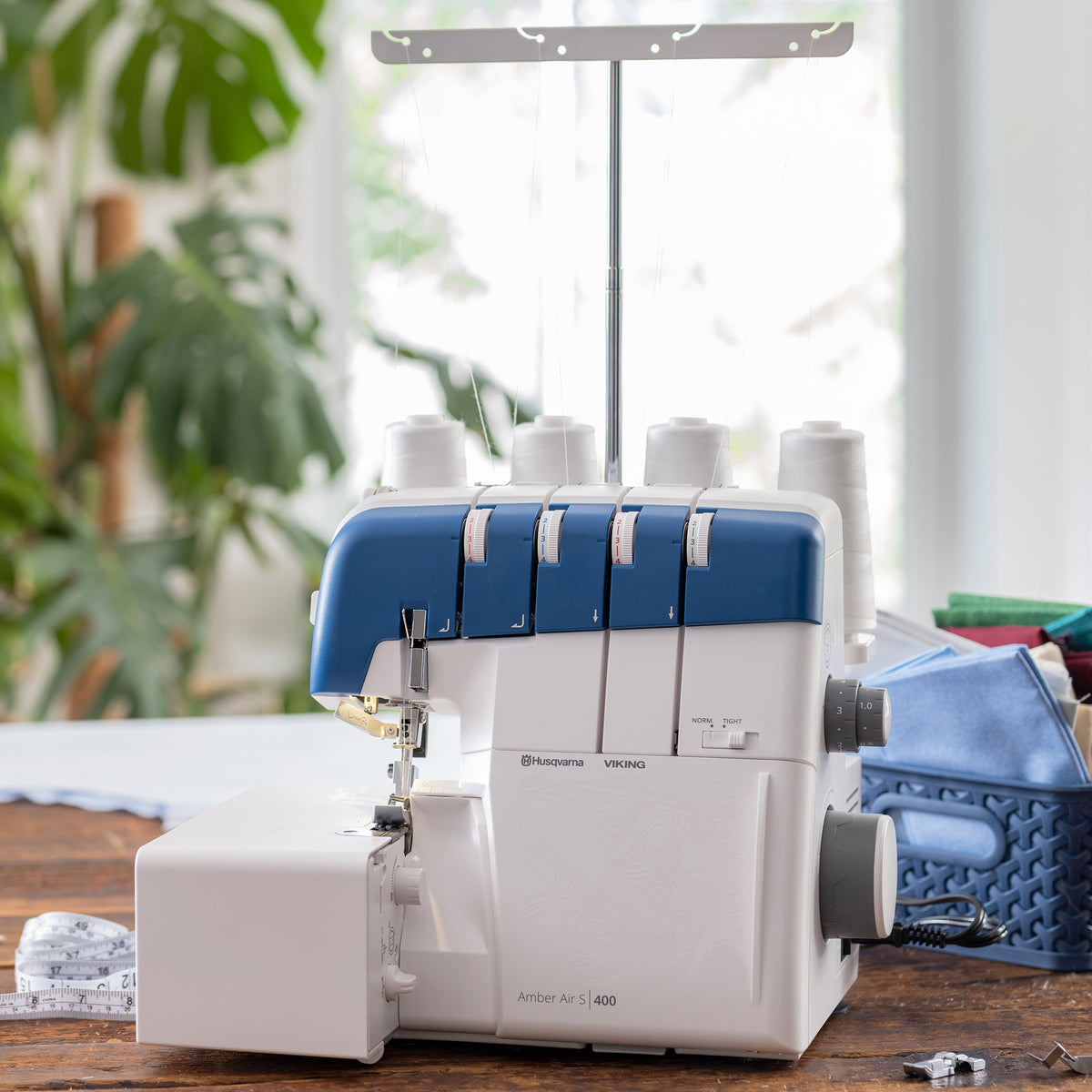Husqvarna Viking Amber Air S400 Serger