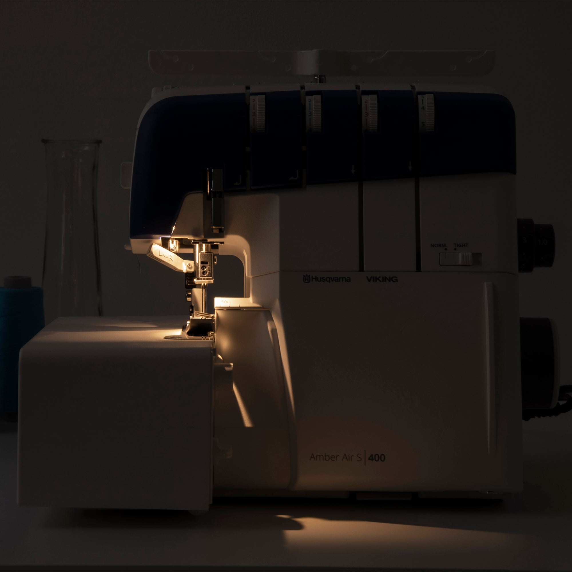 Husqvarna Viking Amber Air S400 Serger