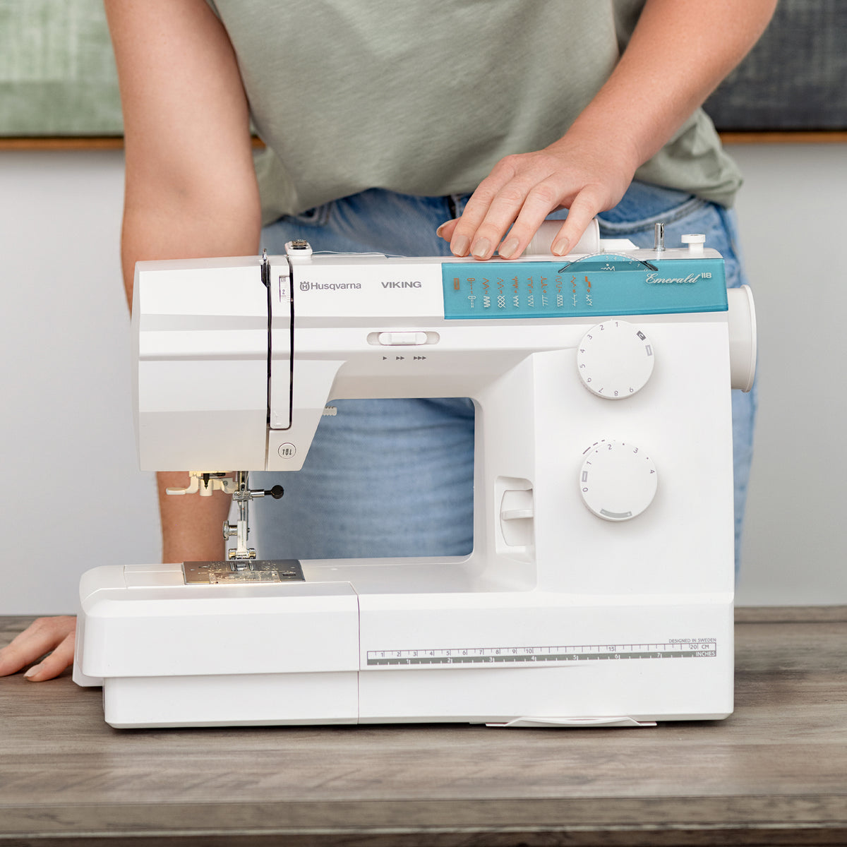 Husqvarna Viking Emerald 118 Sewing Machine