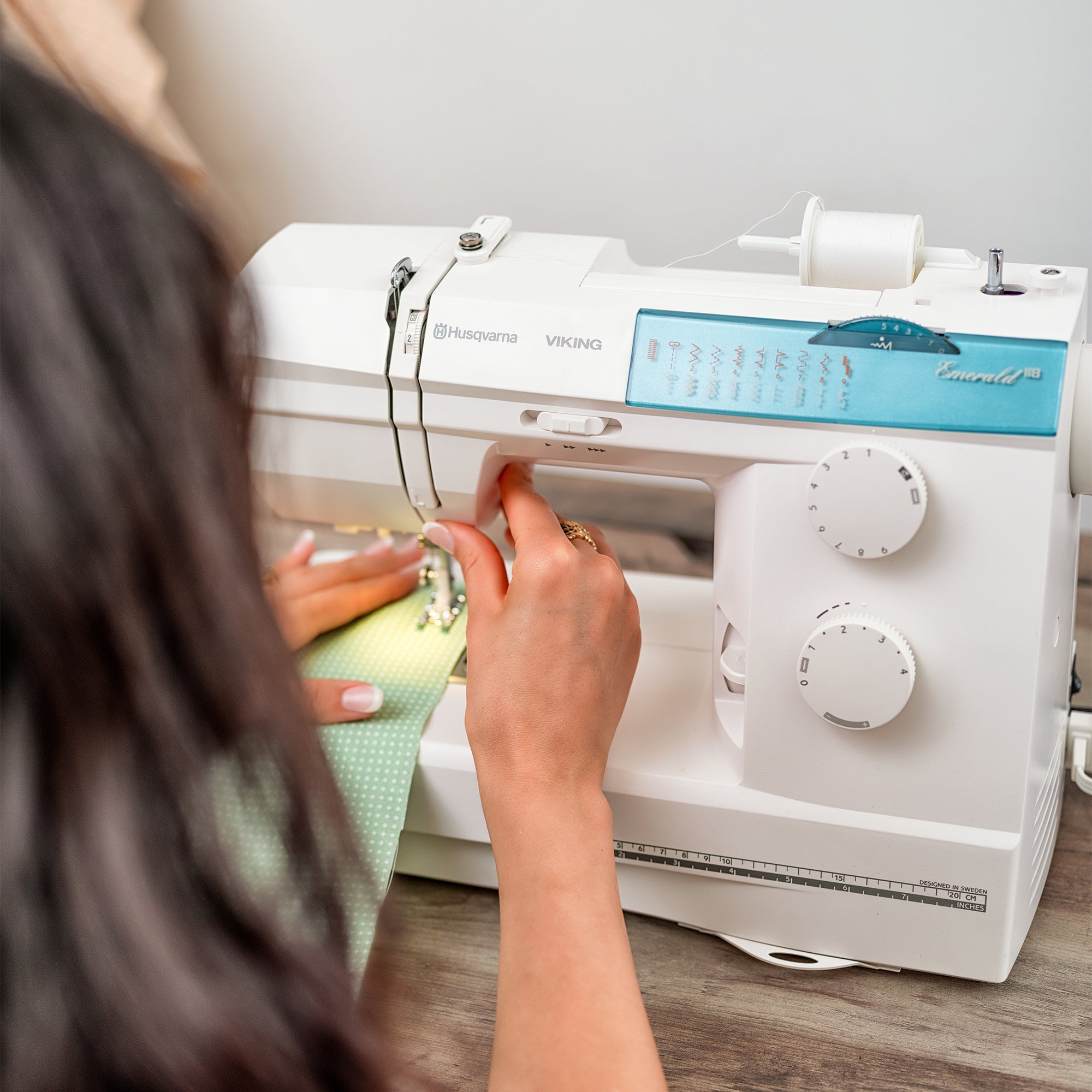 Husqvarna Viking Emerald 118 Sewing Machine