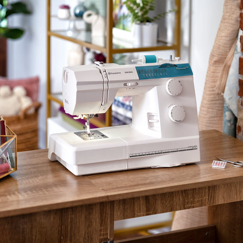Husqvarna Viking Emerald 118 Sewing Machine