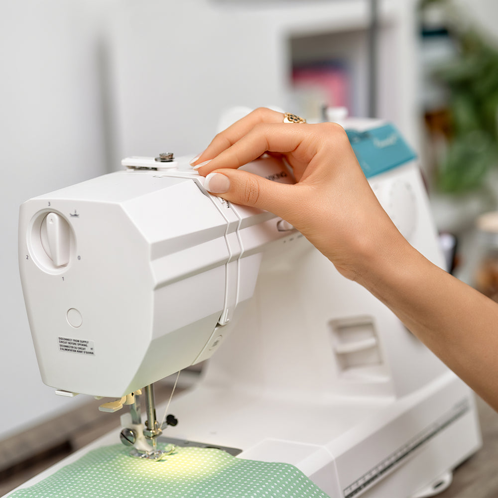 Husqvarna Viking Emerald 118 Sewing Machine