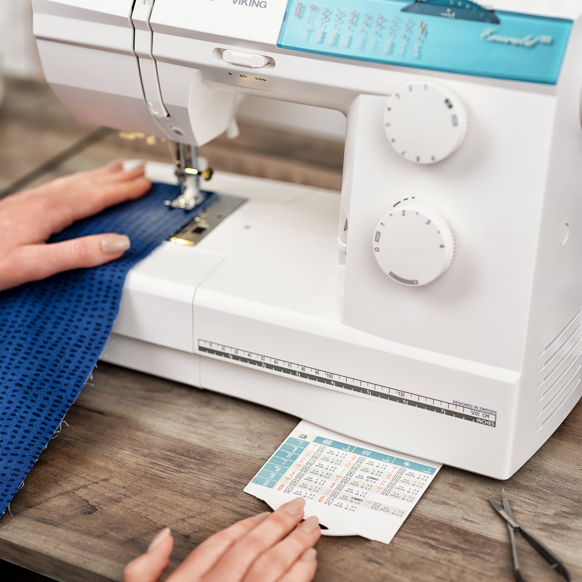 Husqvarna Viking Emerald 118 Sewing Machine
