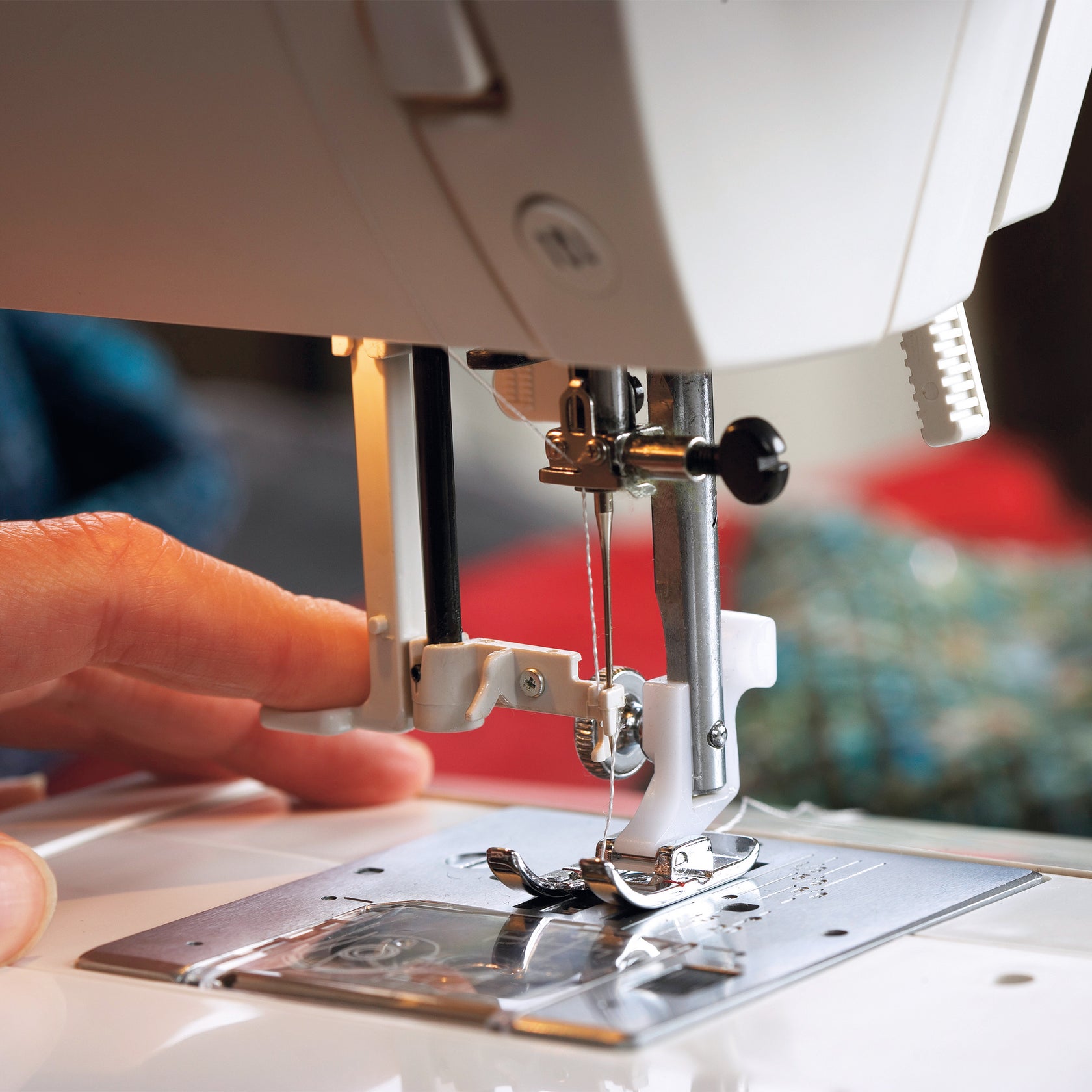 Husqvarna Viking Emerald 116 Sewing Machine