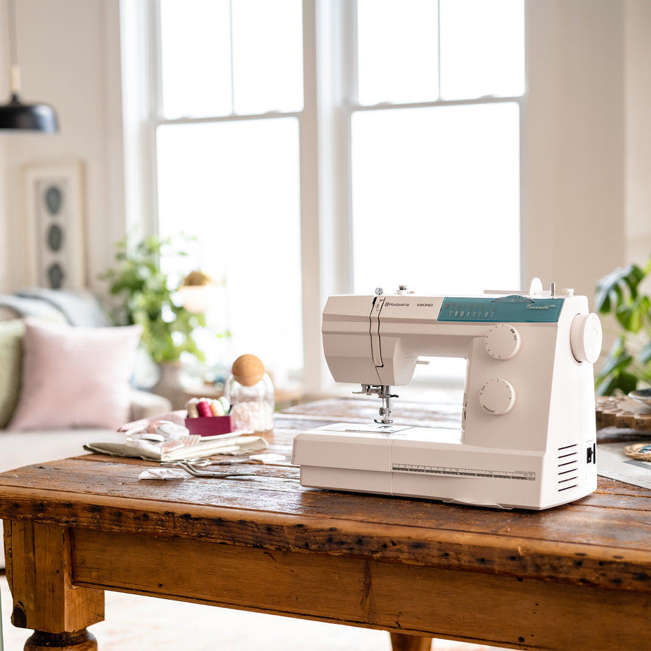 Husqvarna Viking Emerald 116 Sewing Machine