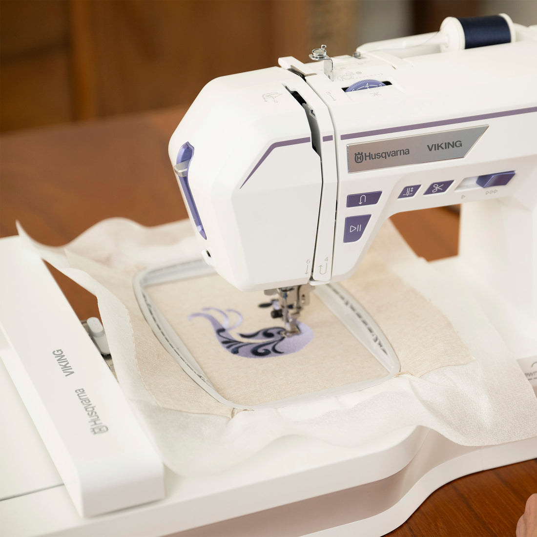 Husqvarna Viking Designer Quartz 29 Sewing & Embroidery Machine