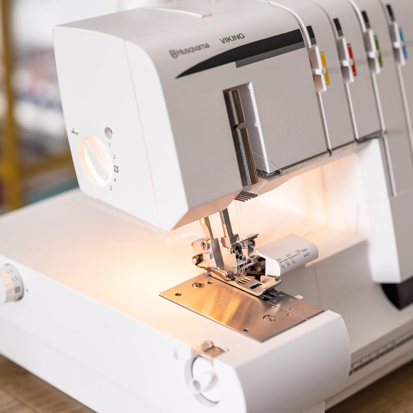 Husqvarna Viking Huskylock S21 Serger