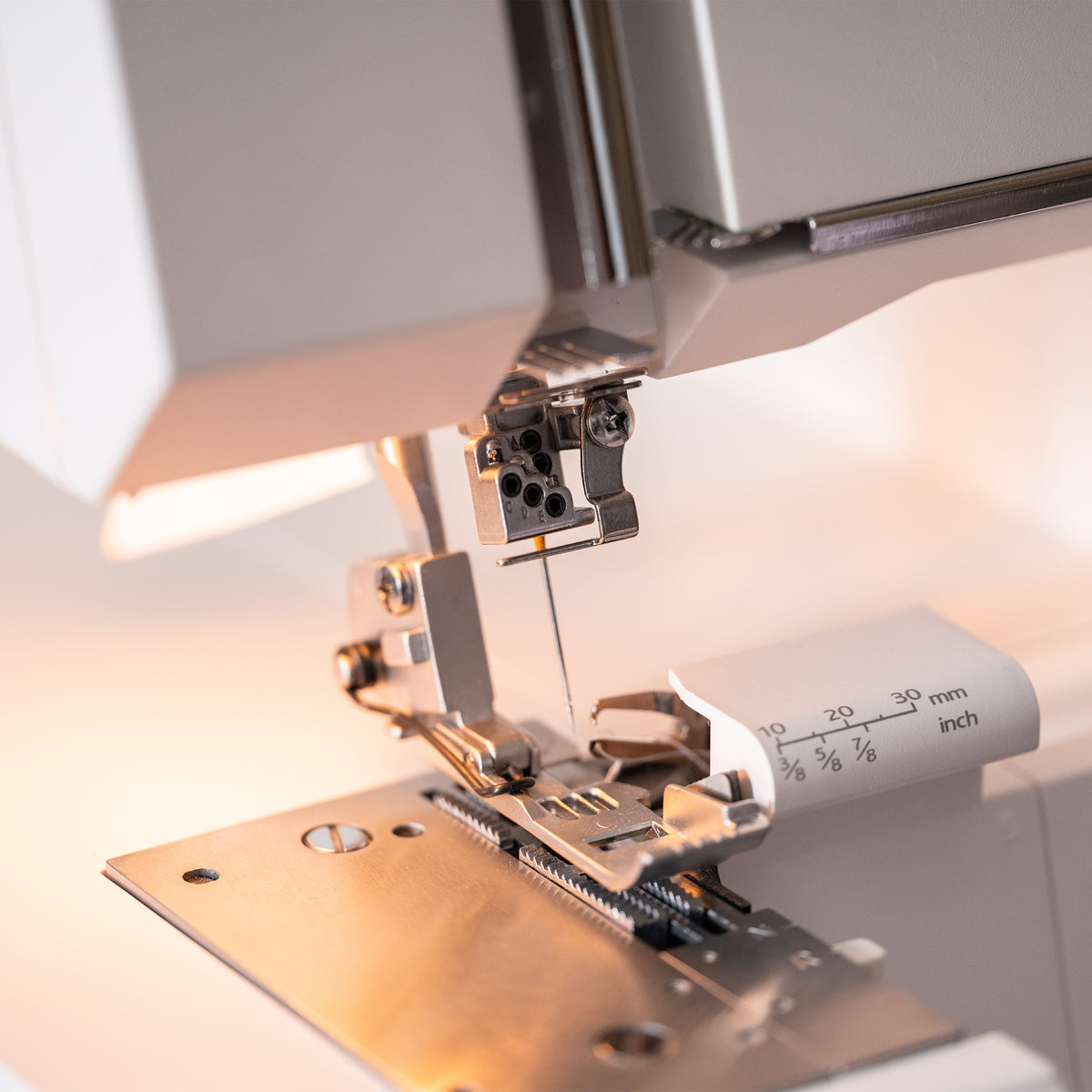 Husqvarna Viking Huskylock S21 Serger
