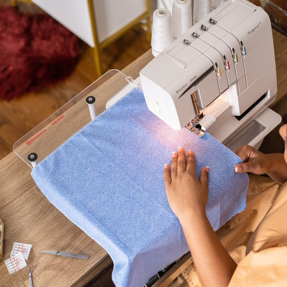 Husqvarna Viking Huskylock S21 Serger