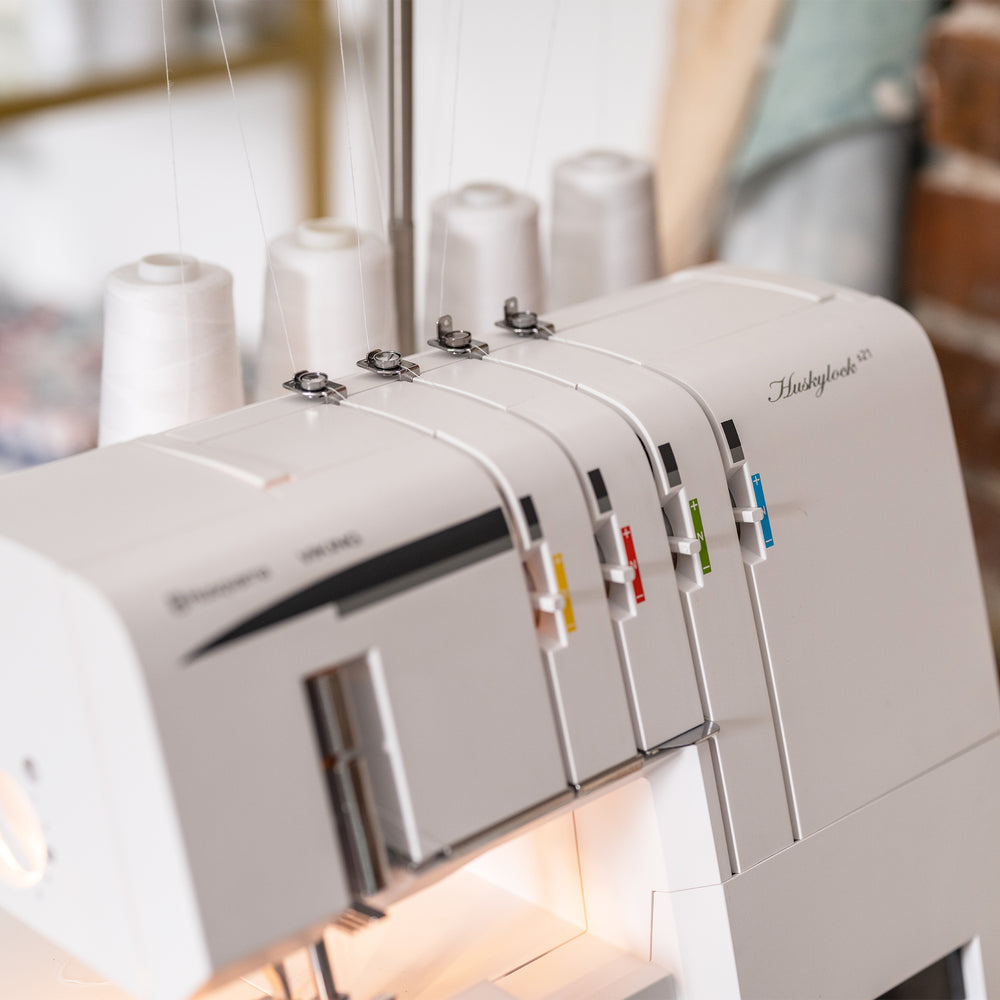 Husqvarna Viking Huskylock S21 Serger