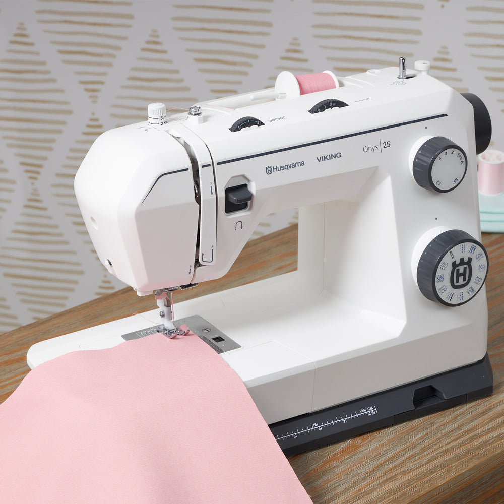 Husqvarna Viking Onyx 25 Mechanical Sewing Machine