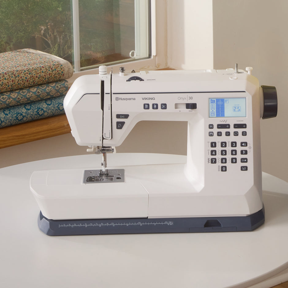 Husqvarna Viking Onyx 30 Computerized Sewing Machine
