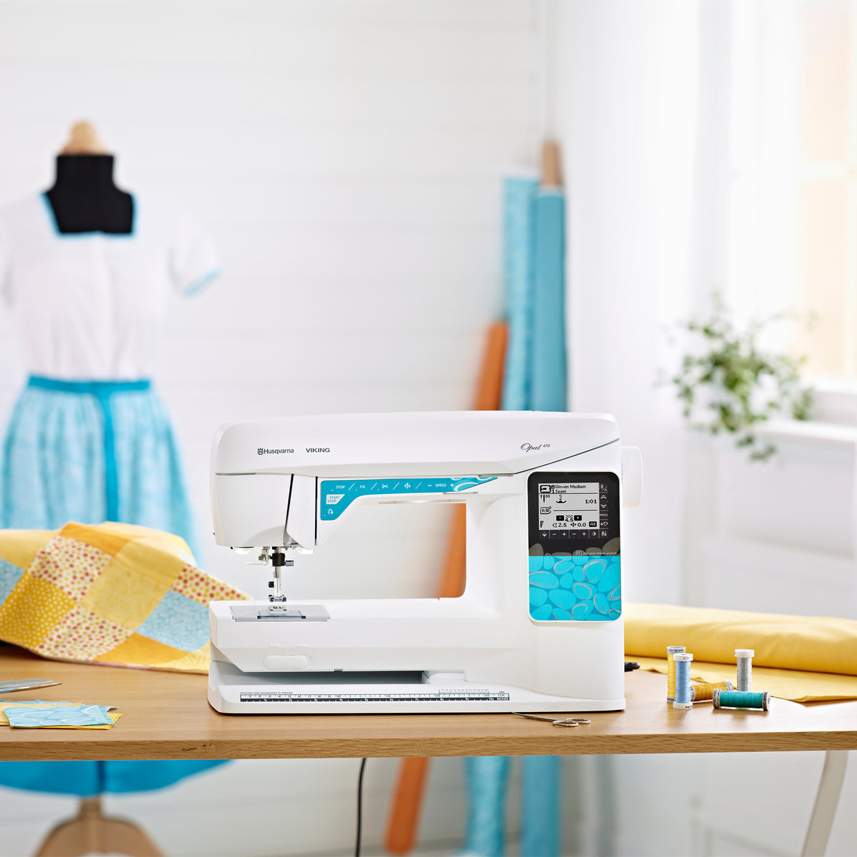Husqvarna Viking Opal 670 Computerized Sewing Machine