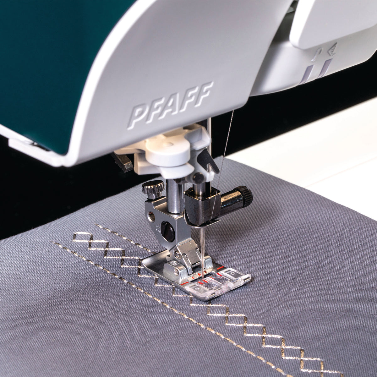 Pfaff Performance Icon Sewing Machine